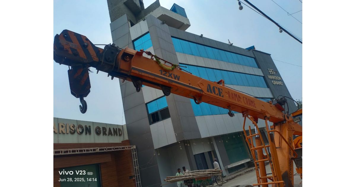 12 TON HYDRA LIFTING CRANE - With Fuel - With Operator | Synfra