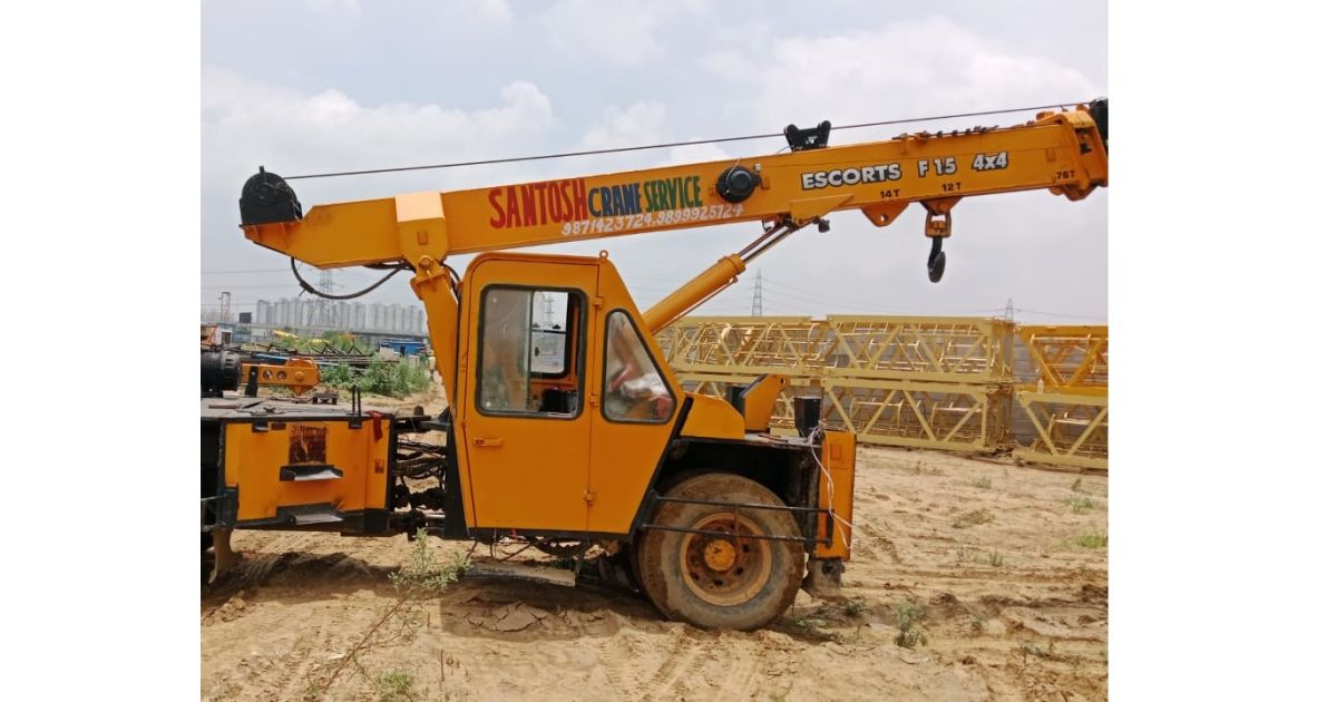 15 Ton hydra lifting Crane F 15 - With Fuel - With Operator | Synfra