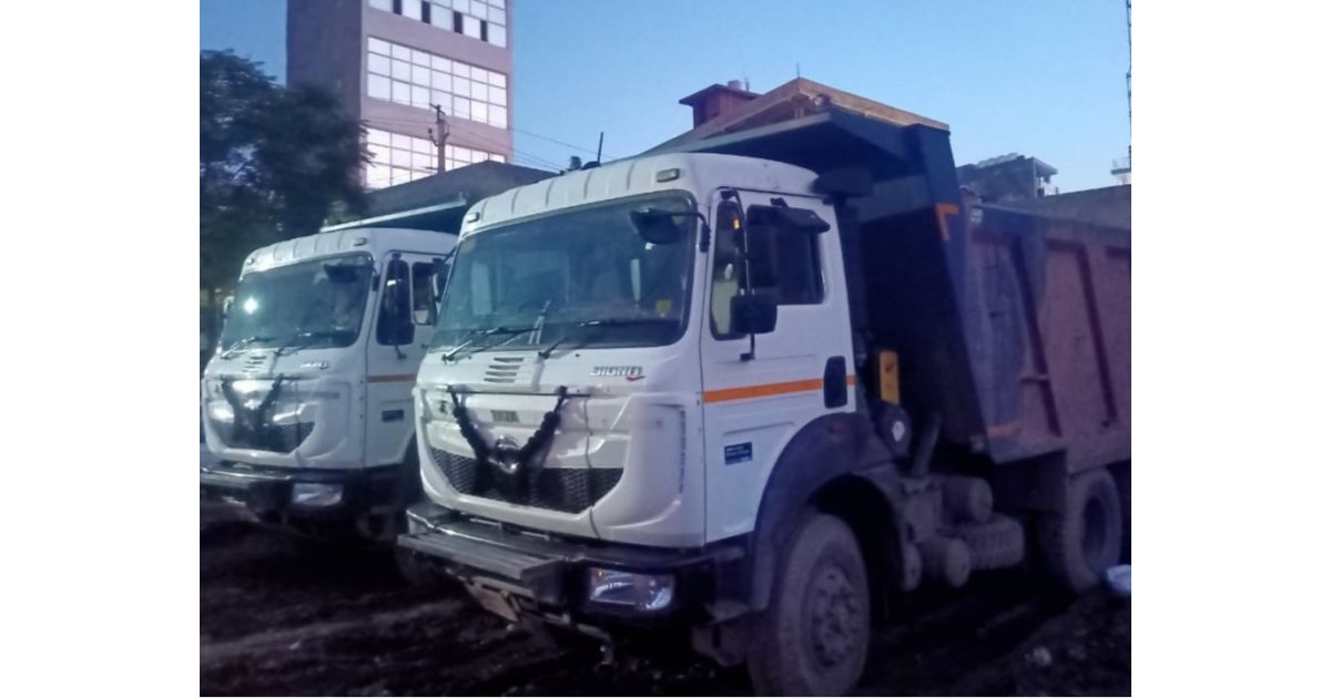 Tata Hyva Sigma 10 Tyre - Without Fuel - With Operator | Synfra